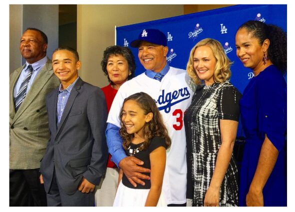 ロバーツ監督の母親は日本人？父親や兄弟姉妹についても調査！